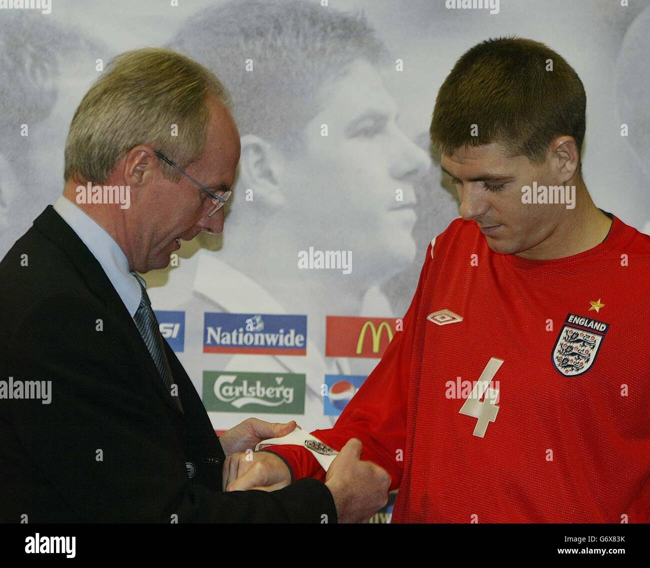 England captain armband hi-res stock photography and images - Alamy