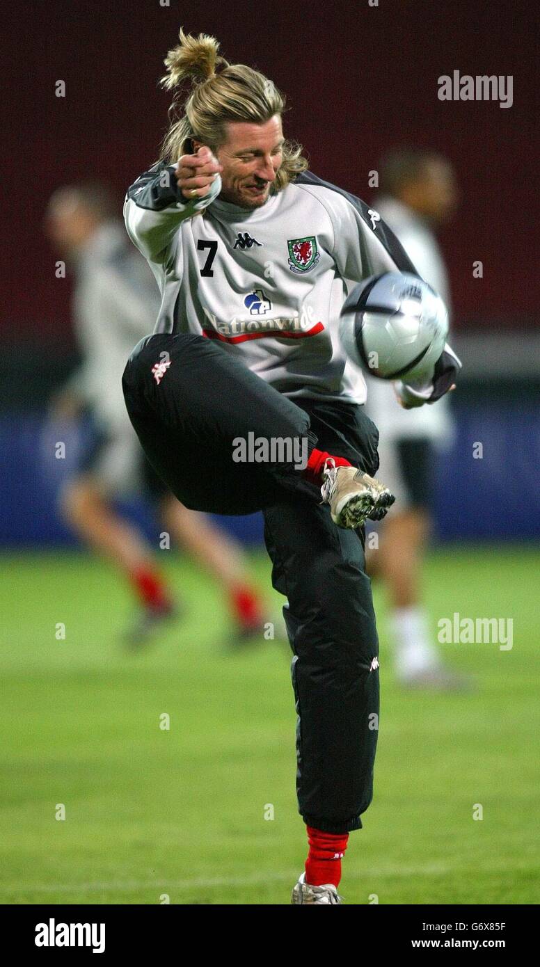 Robbie Savage during Wales training session Stock Photo - Alamy