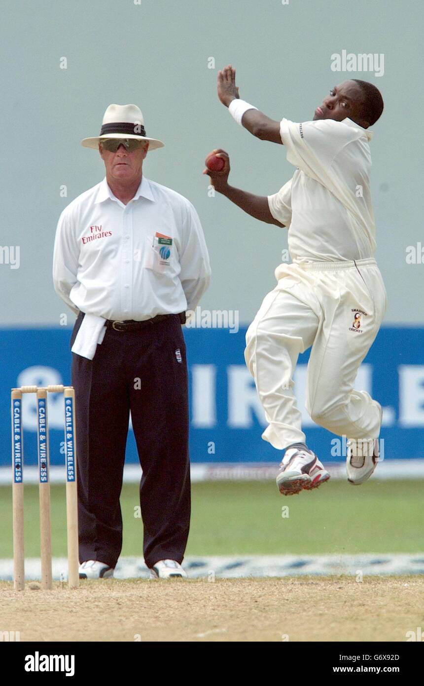 Fast bowler in action hi-res stock photography and images - Alamy