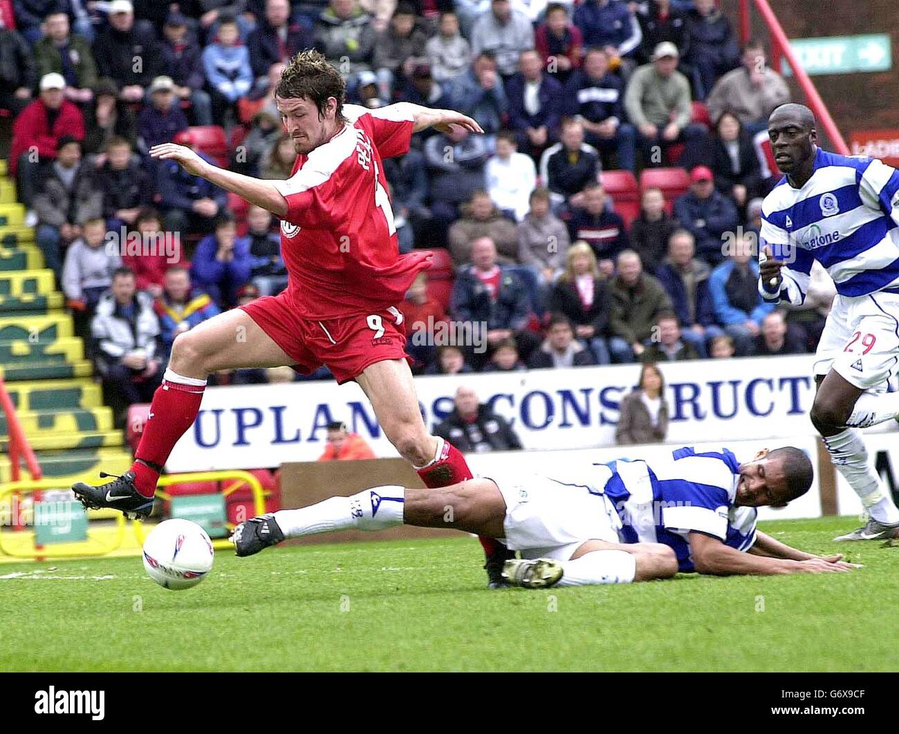 Sport football action lee peacock hi-res stock photography and images ...