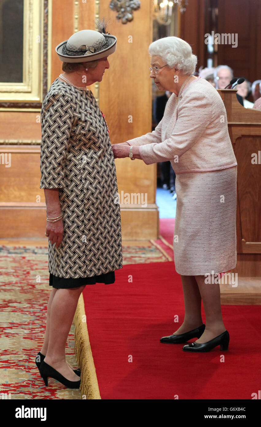 Penelope keith hi-res stock photography and images - Alamy