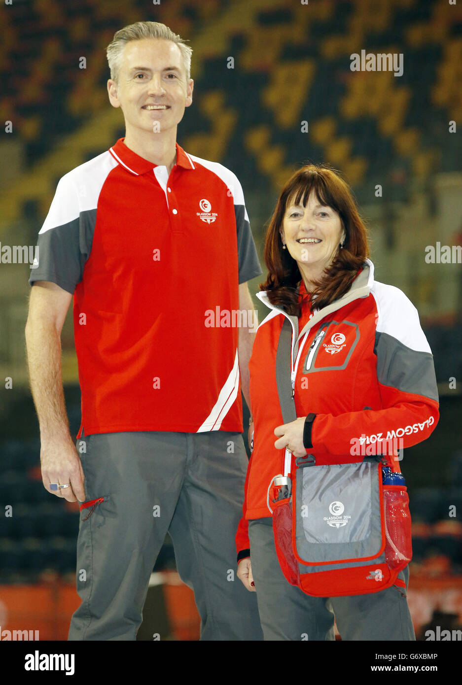 Volunteers Tony Wilson and Felicity Bryant unveil the Glasgow 2014 ...
