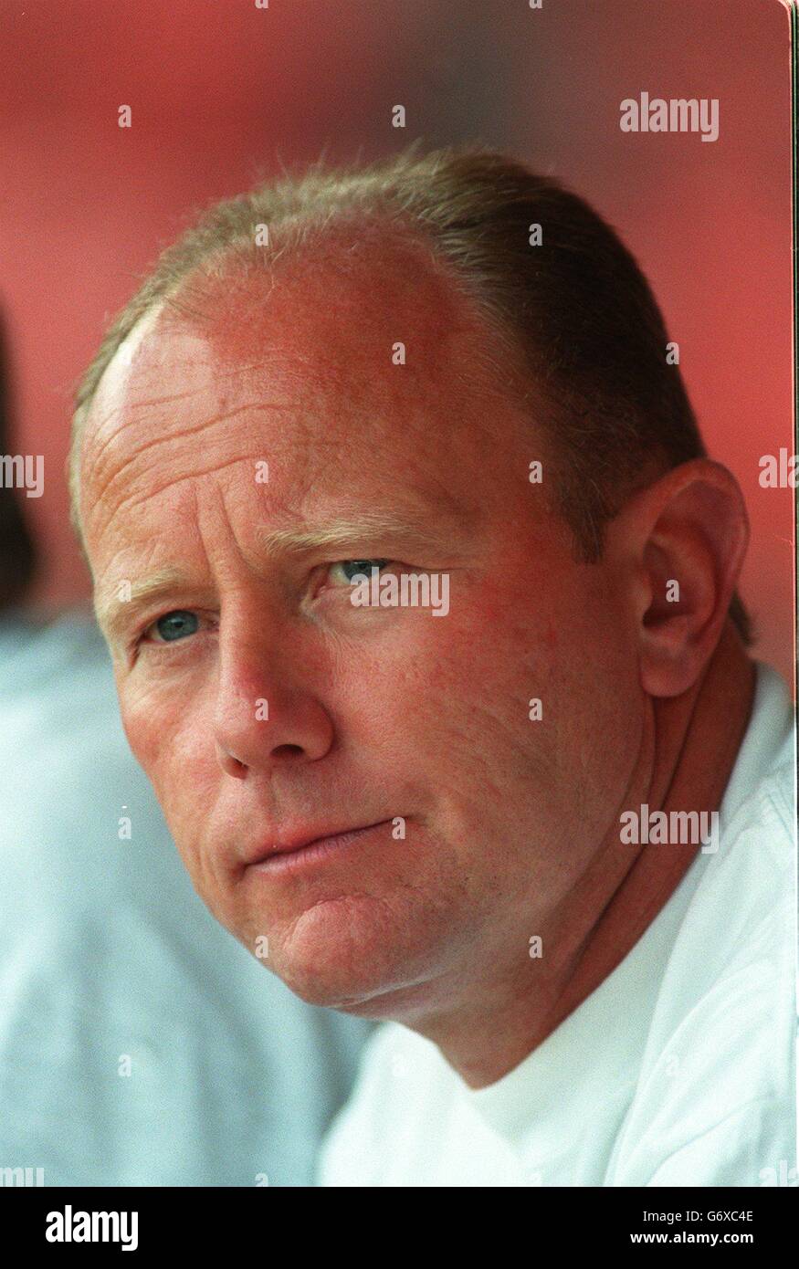 Alan buckley football manager hi-res stock photography and images - Alamy