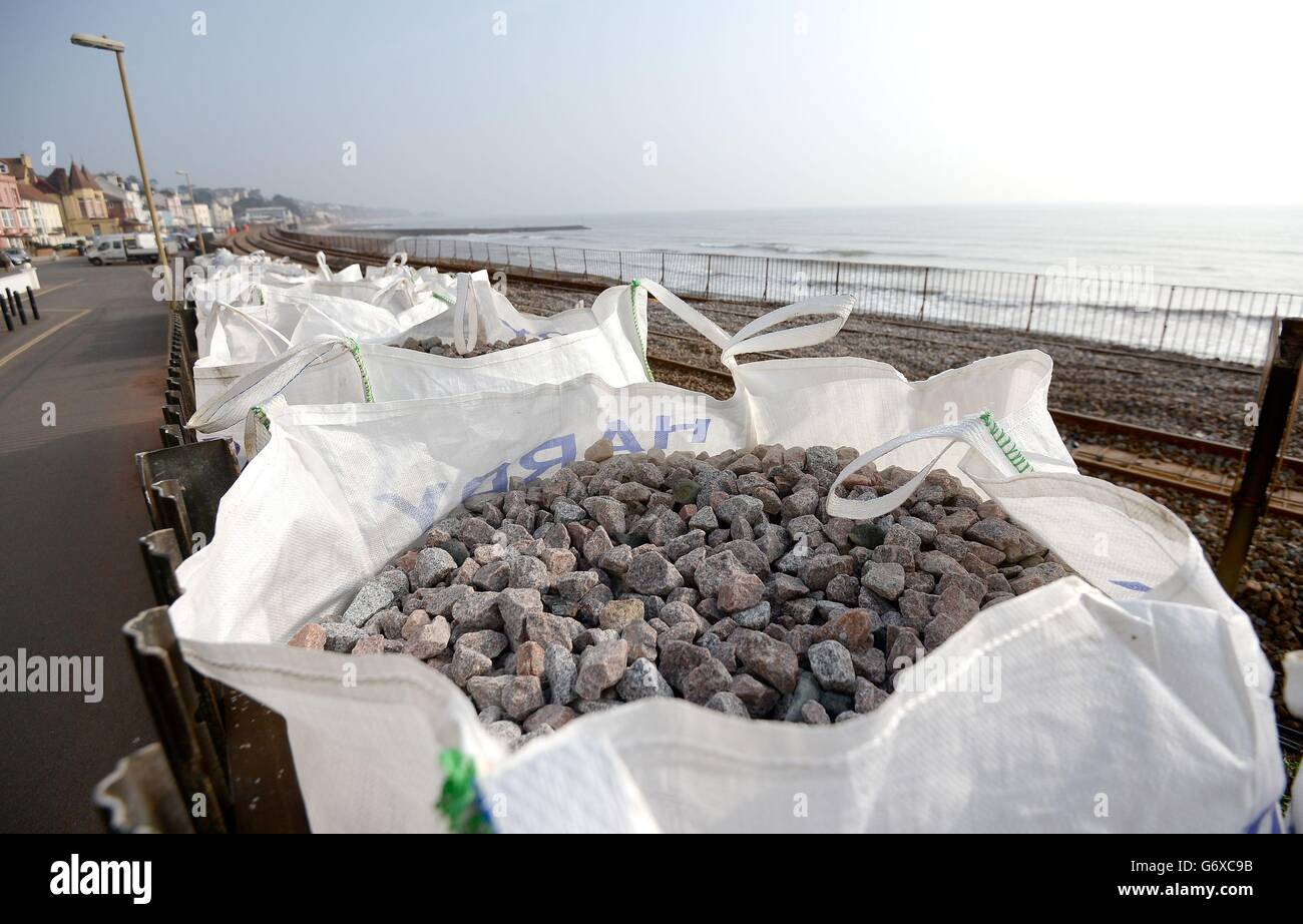 Bags of aggregate hi-res stock photography and images - Alamy