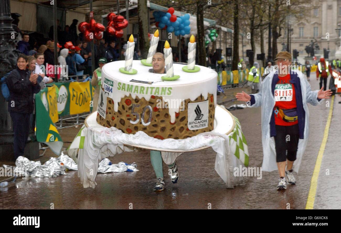Birthday Cake London Marathon 2004 Stock Photo - Alamy