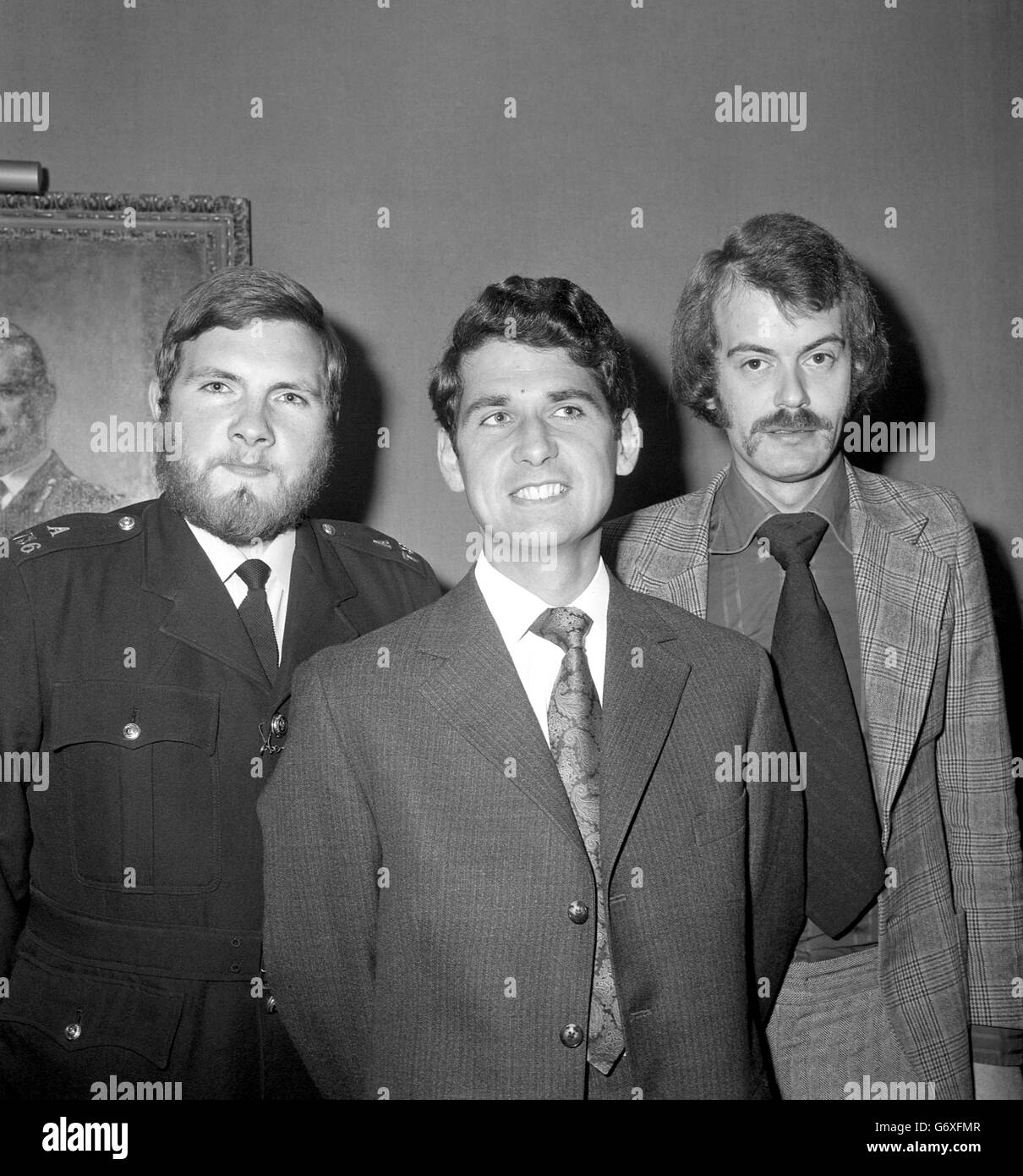 Inspector james beaton centre is awarded the george cross hi-res stock ...