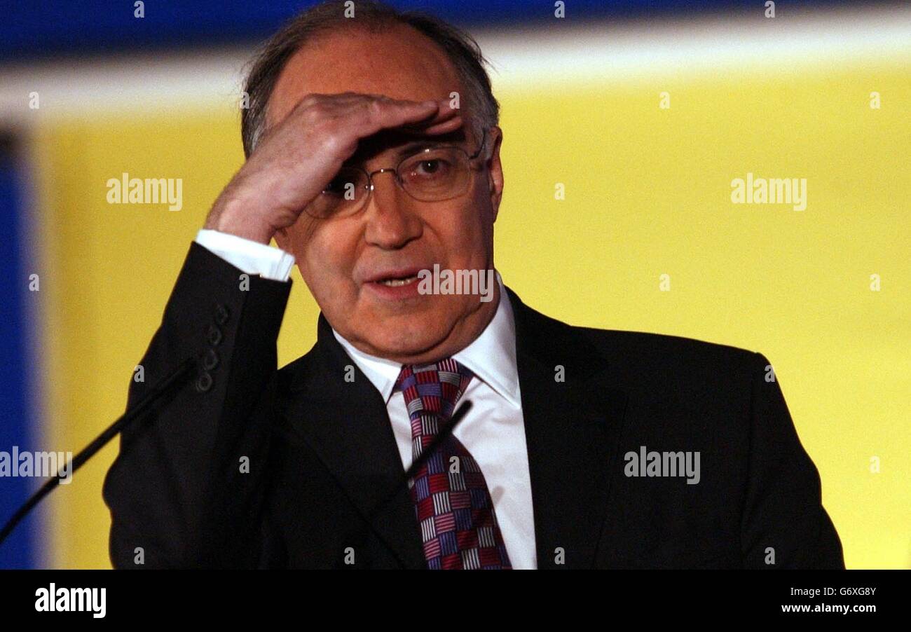 Conservative leader michael howard speaks hi-res stock photography and ...