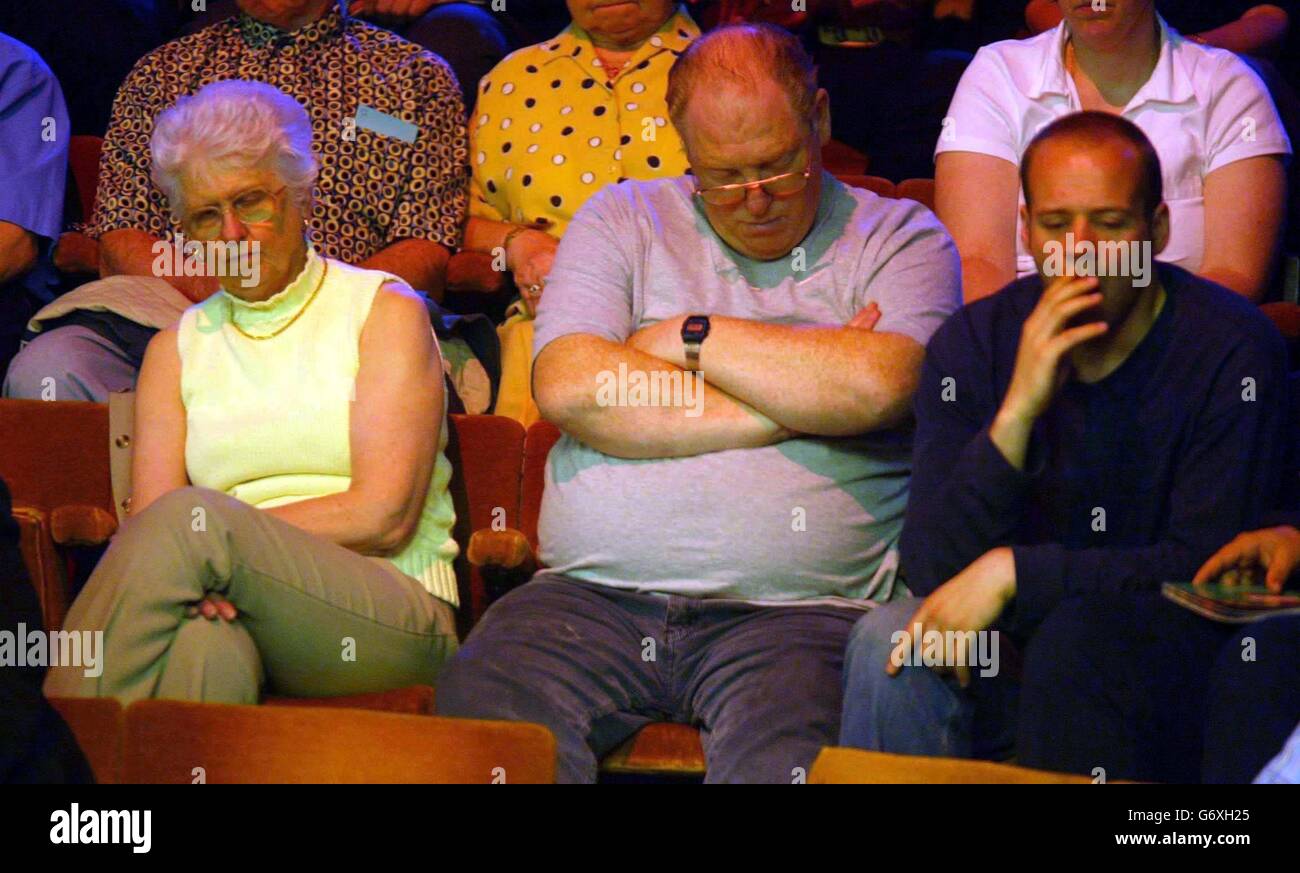 Crucible snooker fans hi-res stock photography and images - Alamy