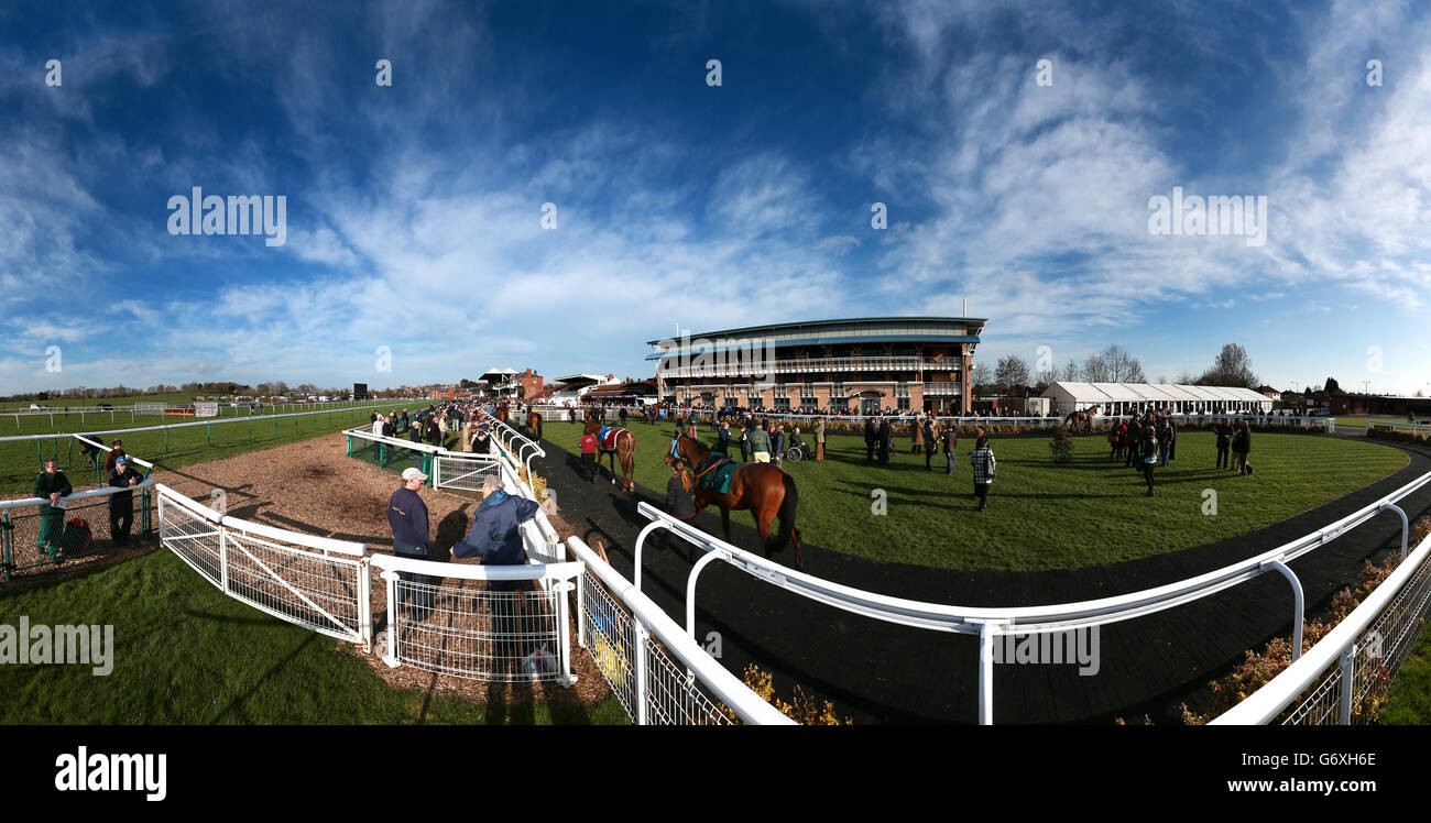 Horse racing jumps finale warwick racecourse hi-res stock photography ...