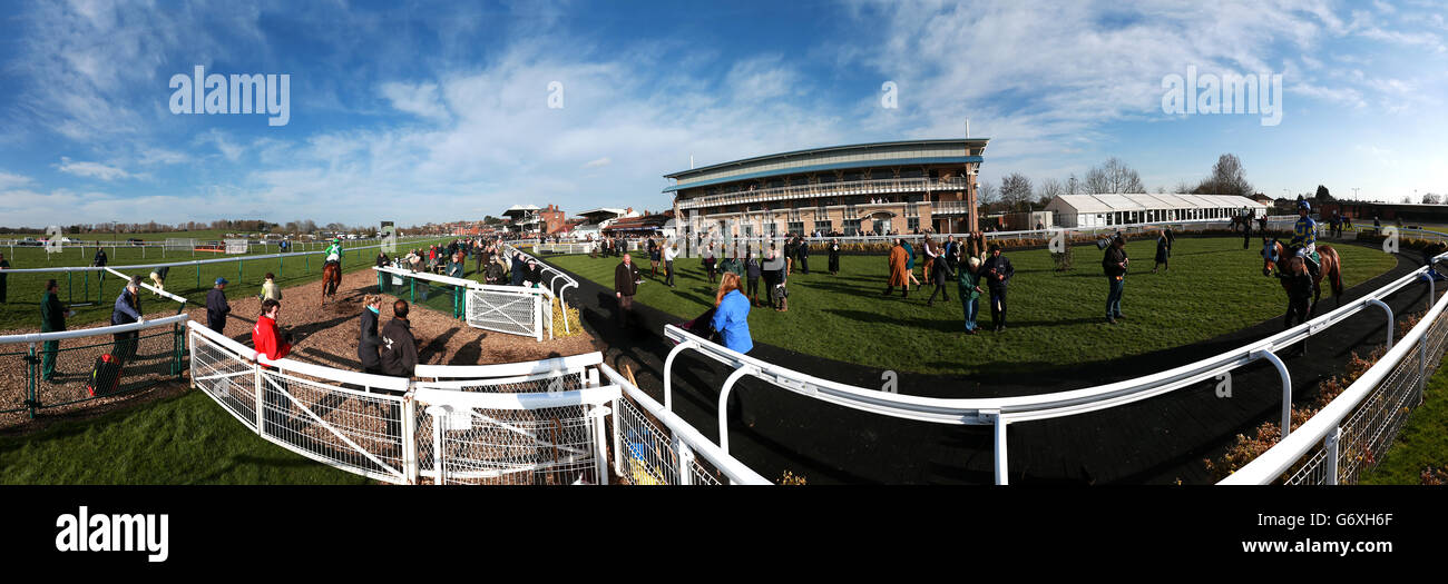 Horse racing jumps finale warwick racecourse hi-res stock photography ...