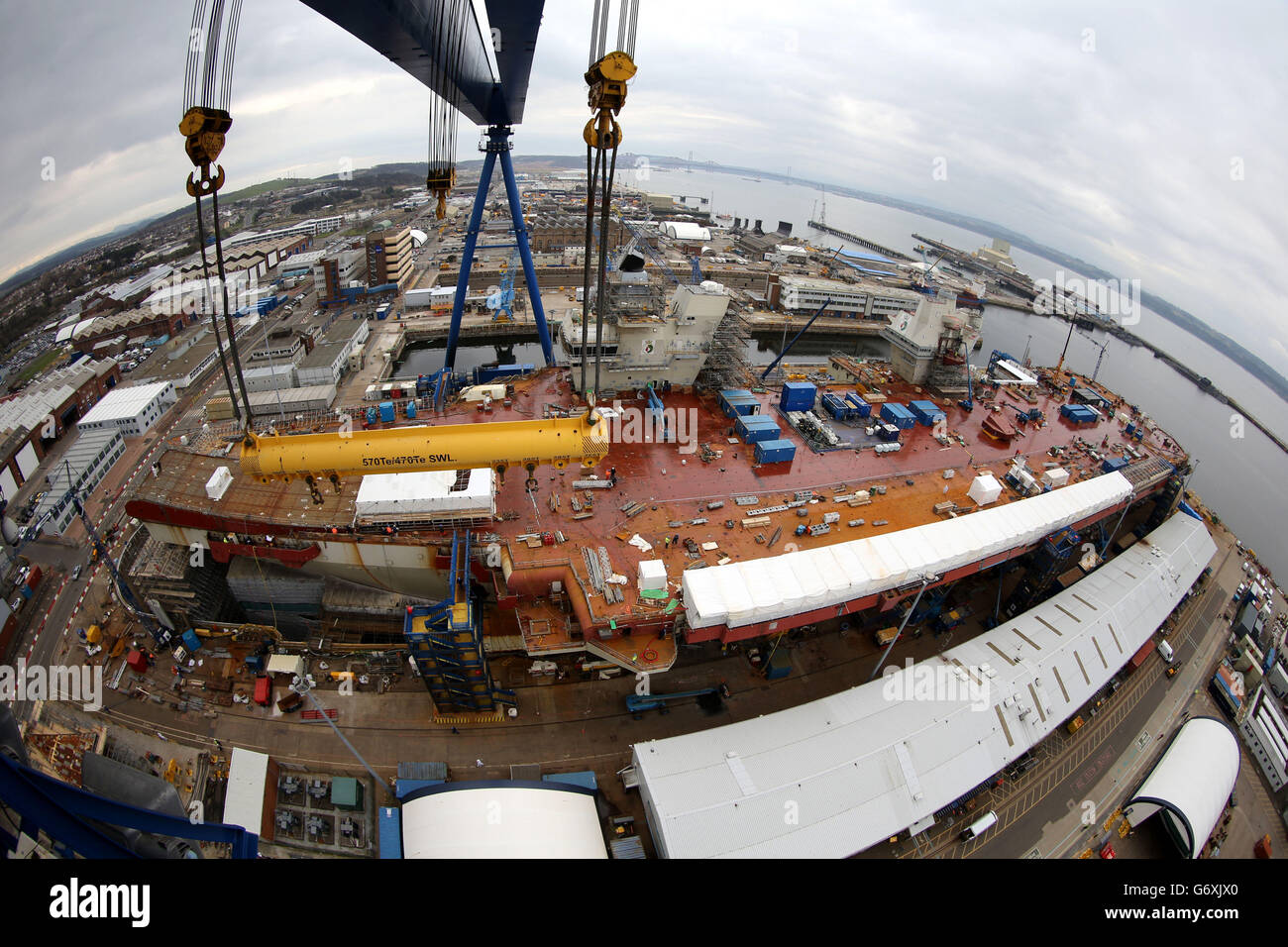 HMS Queen Elizabeth Aircraft Carrier - Rosyth Docks Stock Photo - Alamy