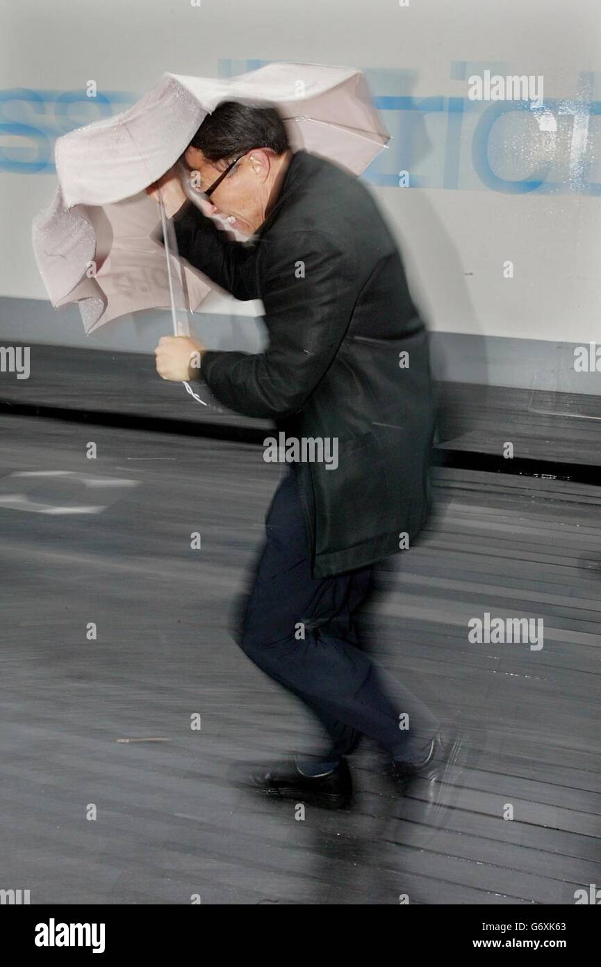 Windy street hi-res stock photography and images - Alamy