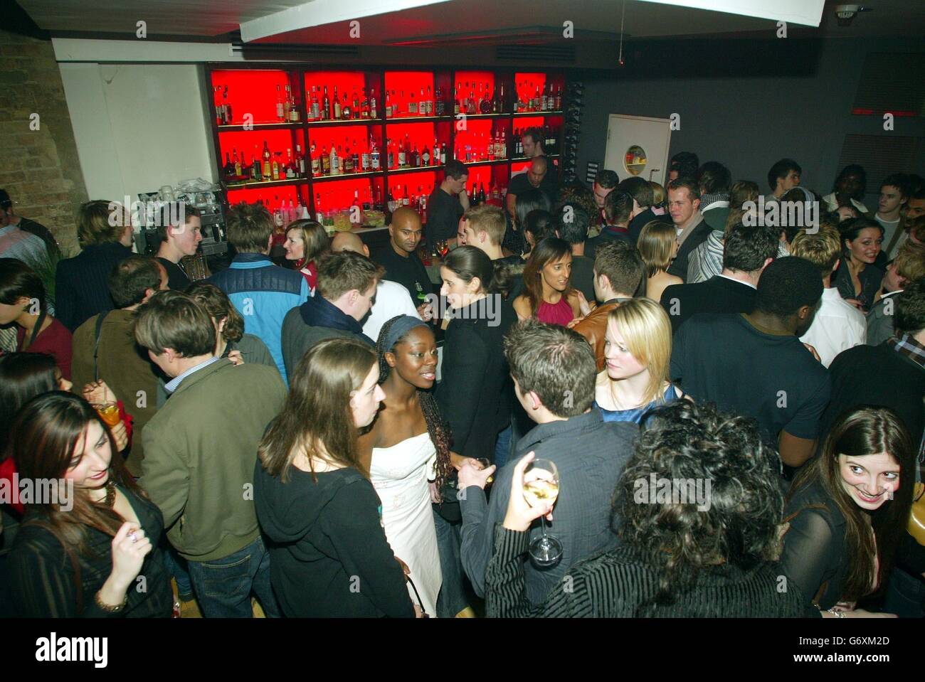 Students drinking in Cambridge. Cambridge University Students out in ...