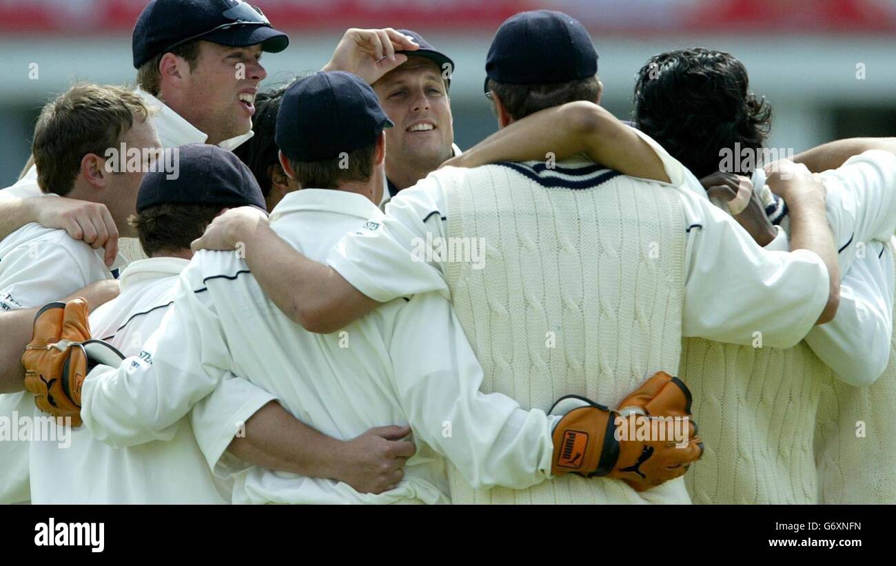 Kent's Ed Smith (centre) celebrates with his team after taking a catch ...