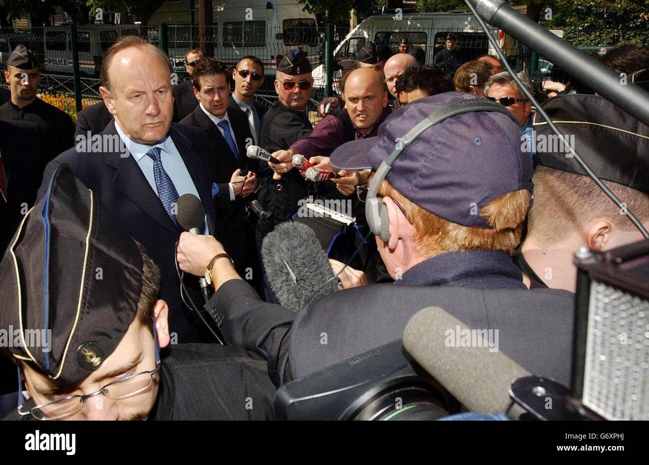 Metropolitan police commissioner sir john stevens hi-res stock ...