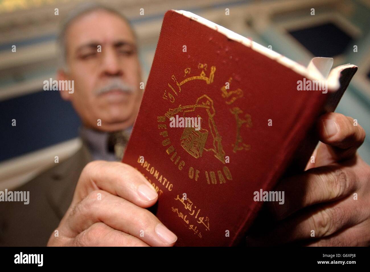 Iraq iraqi passport hi-res stock photography and images - Alamy