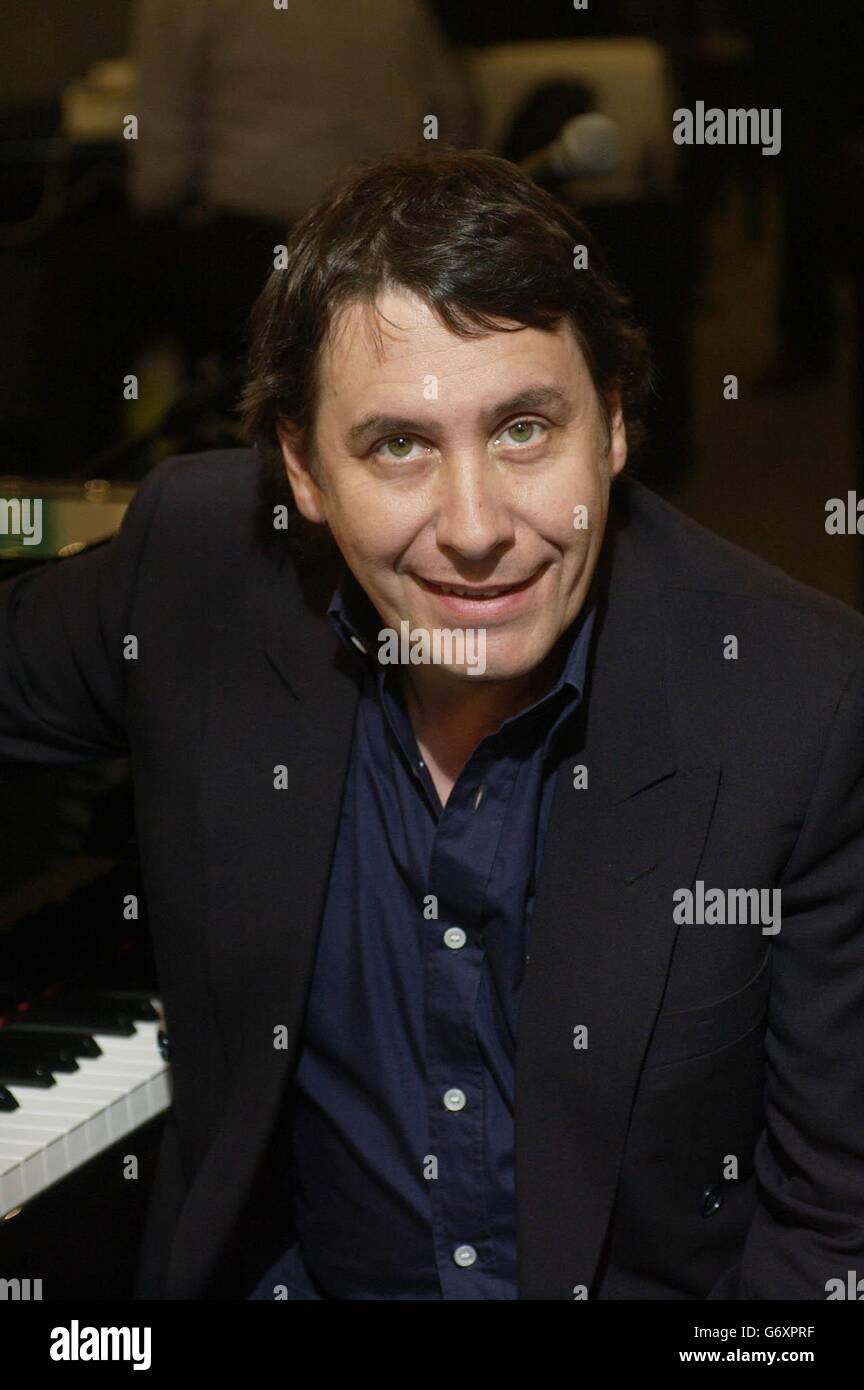 Showbiz jools hi-res stock photography and images - Alamy