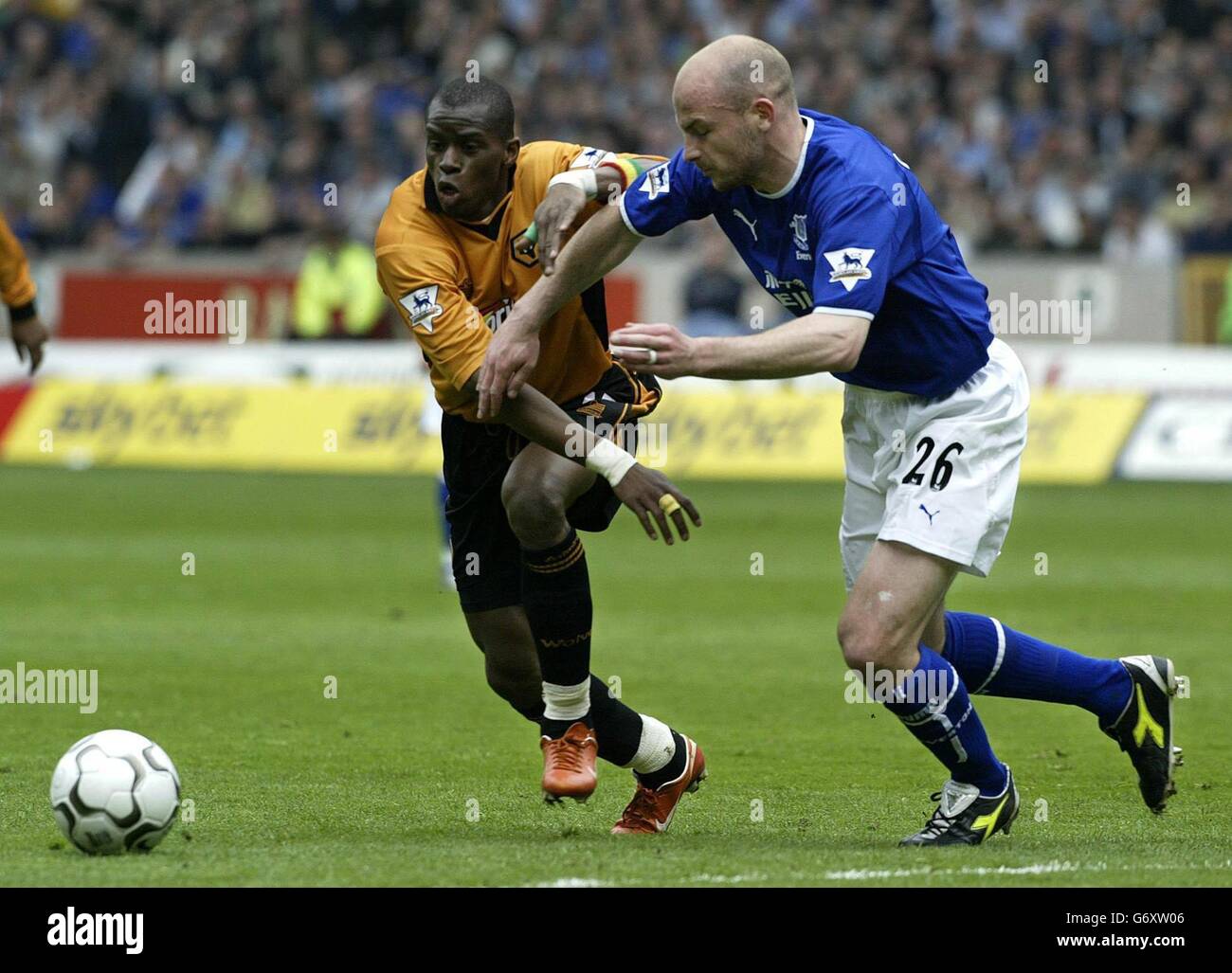 Wolverhampton Wanderers' Henri Camara tussles with Everton's Lee ...