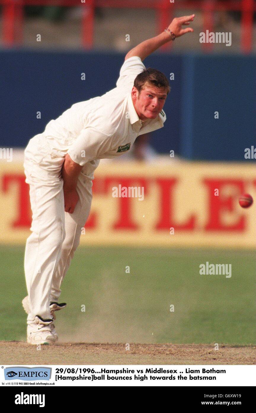 Hampshire v middlesex liam botham hi-res stock photography and images ...