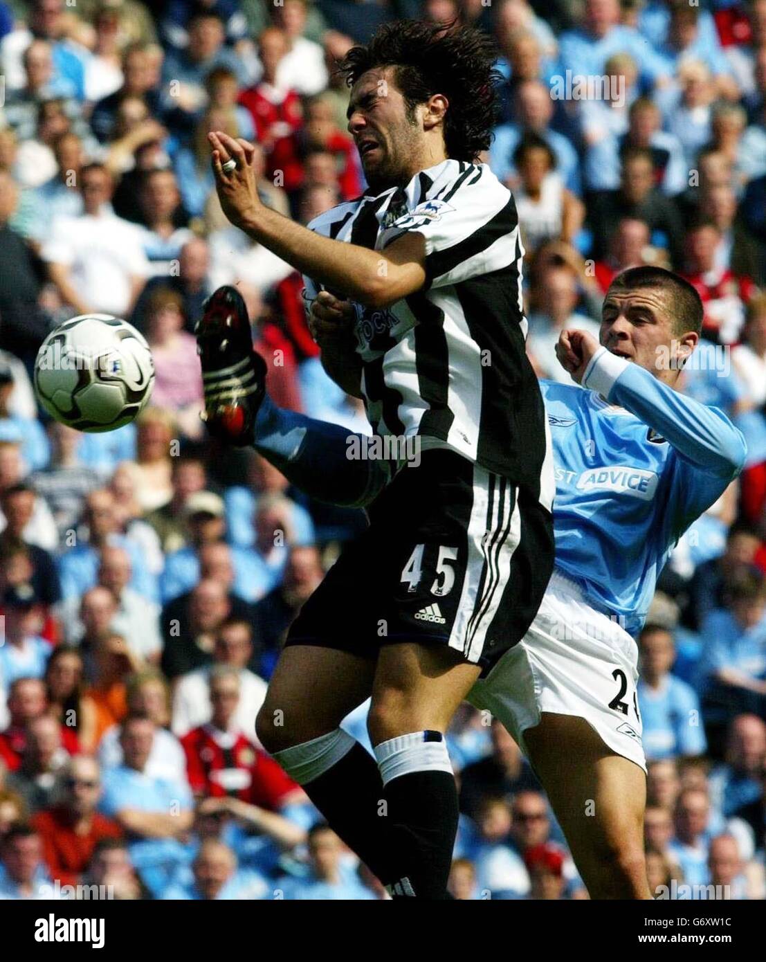 Manchester City's Joey Barton (R) challenges Hugo Viana of Newcastle ...