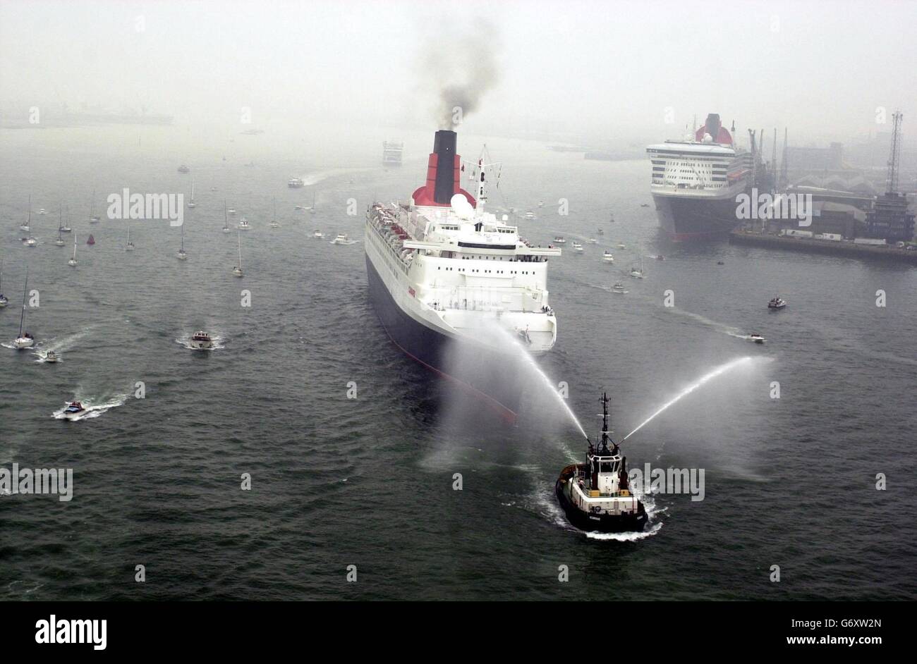 The QE2 passing the QM2 at Southampton. The end of an era in cruising ...
