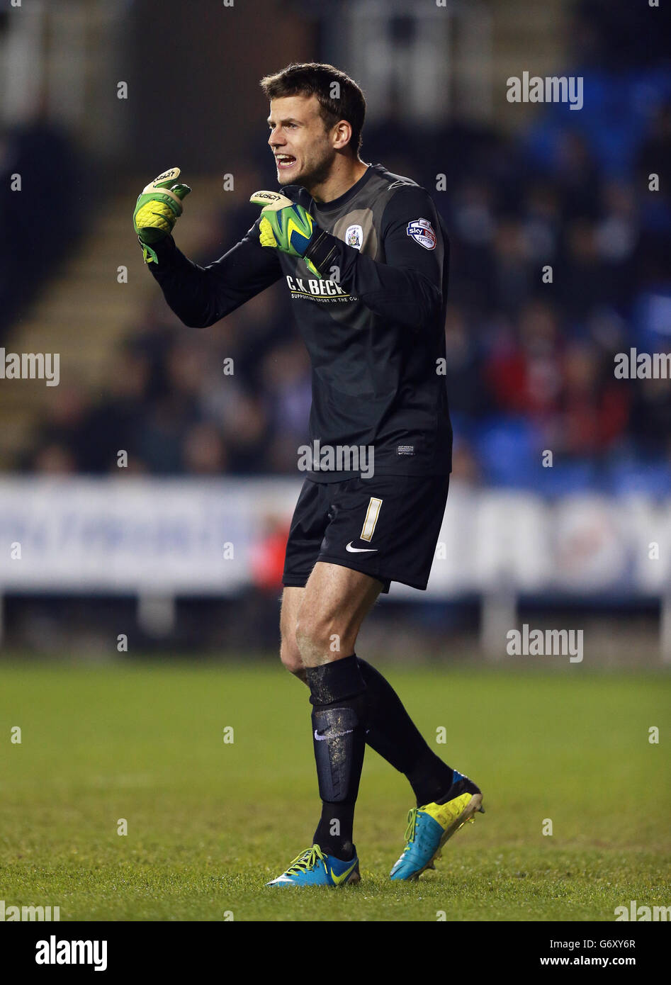 Barnsley goalkeeper luke steele sky bet championship match madejski ...