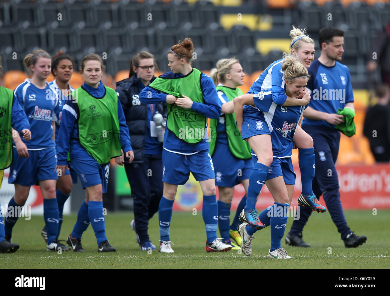 Right lifts up teammate emily simpkins hi-res stock photography and ...