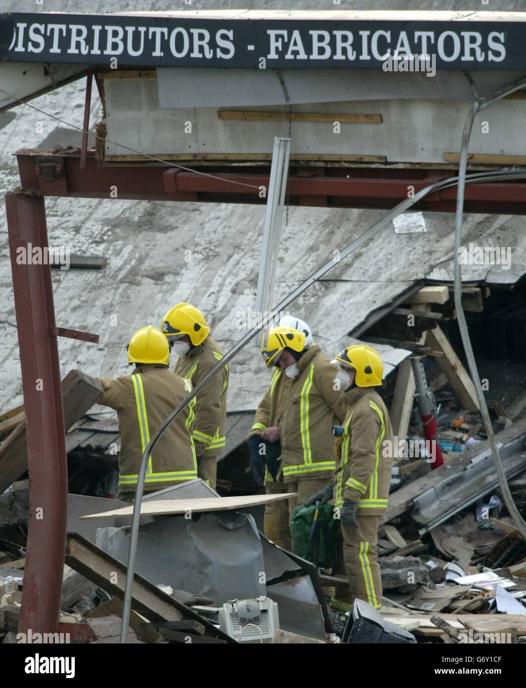 Workers enter the factory hi-res stock photography and images - Alamy