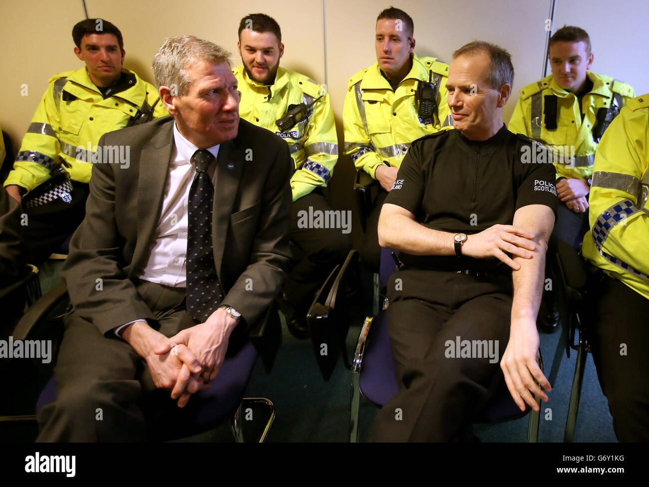 Community police briefing - Scotland Stock Photo - Alamy