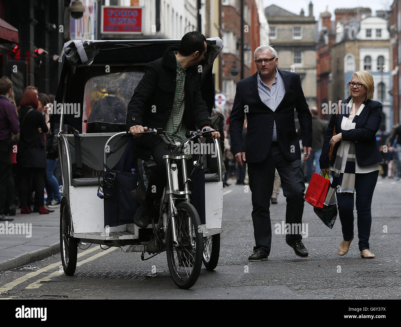 London transport stock. Rickshaw in Soho Stock Photo - Alamy