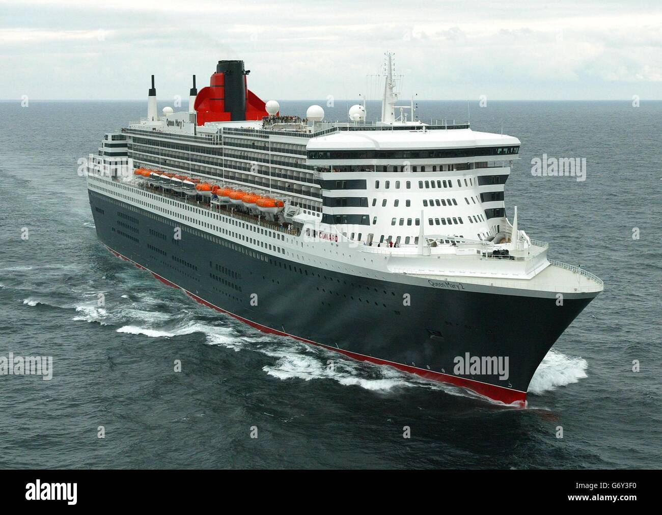 Queen Mary 2 Stock Photo - Alamy