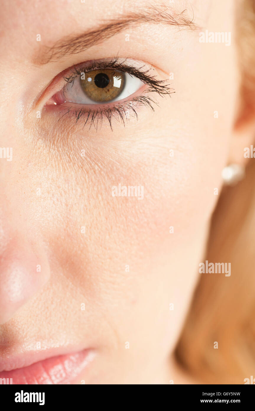 Staring eye up close hi-res stock photography and images - Alamy