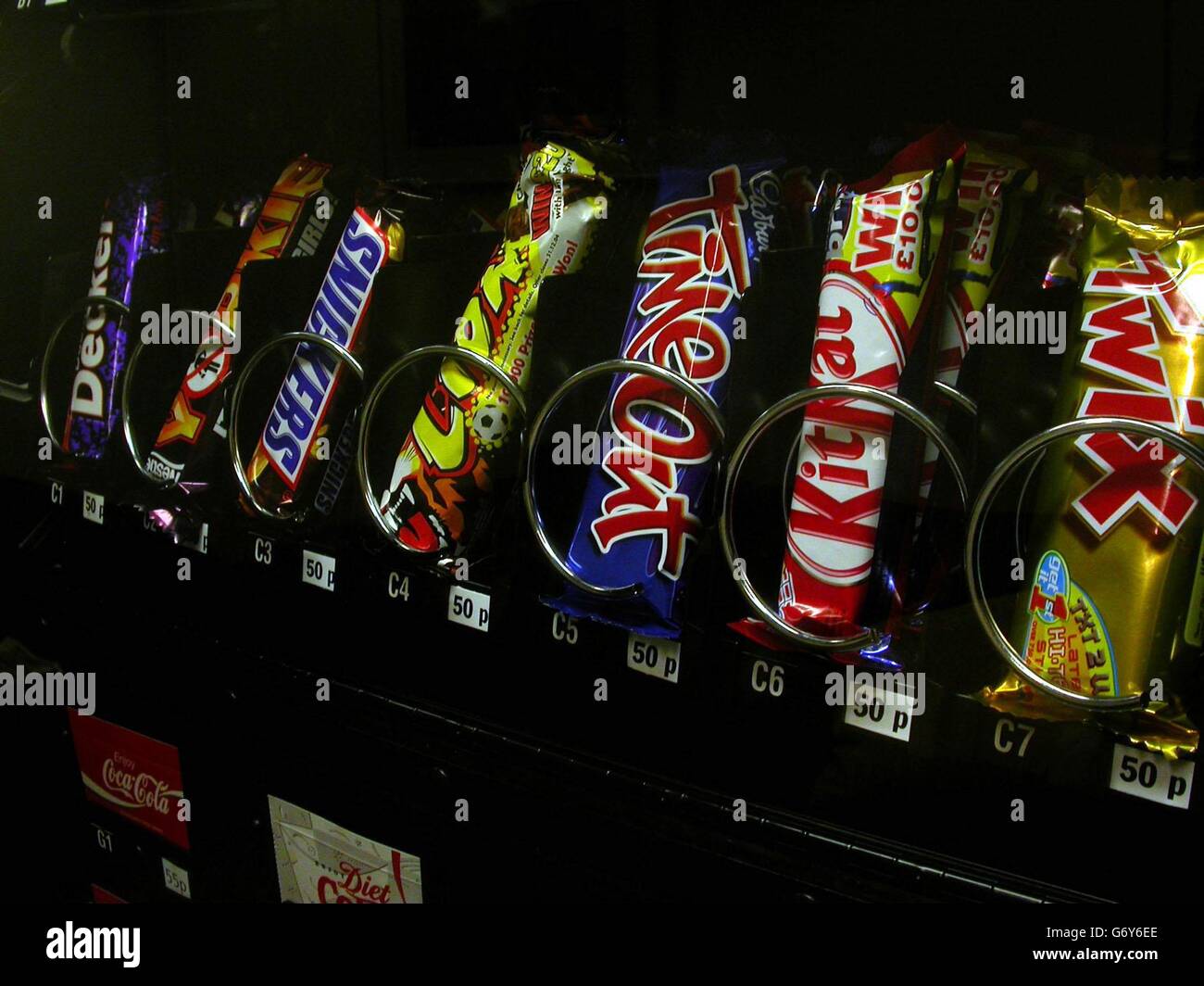Vending machine 16 hi-res stock photography and images - Alamy