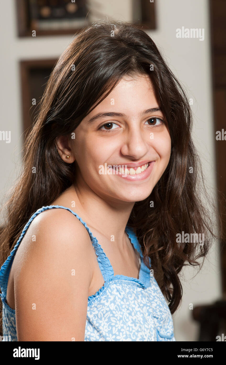 Head and shoulder portrait of a beautiful girl smiling Stock Photo - Alamy