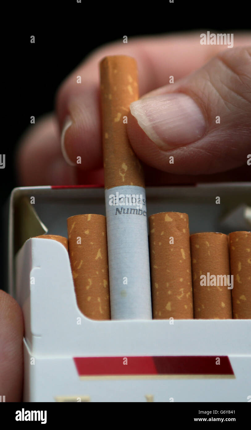 Packet of cigarettes hi-res stock photography and images - Alamy