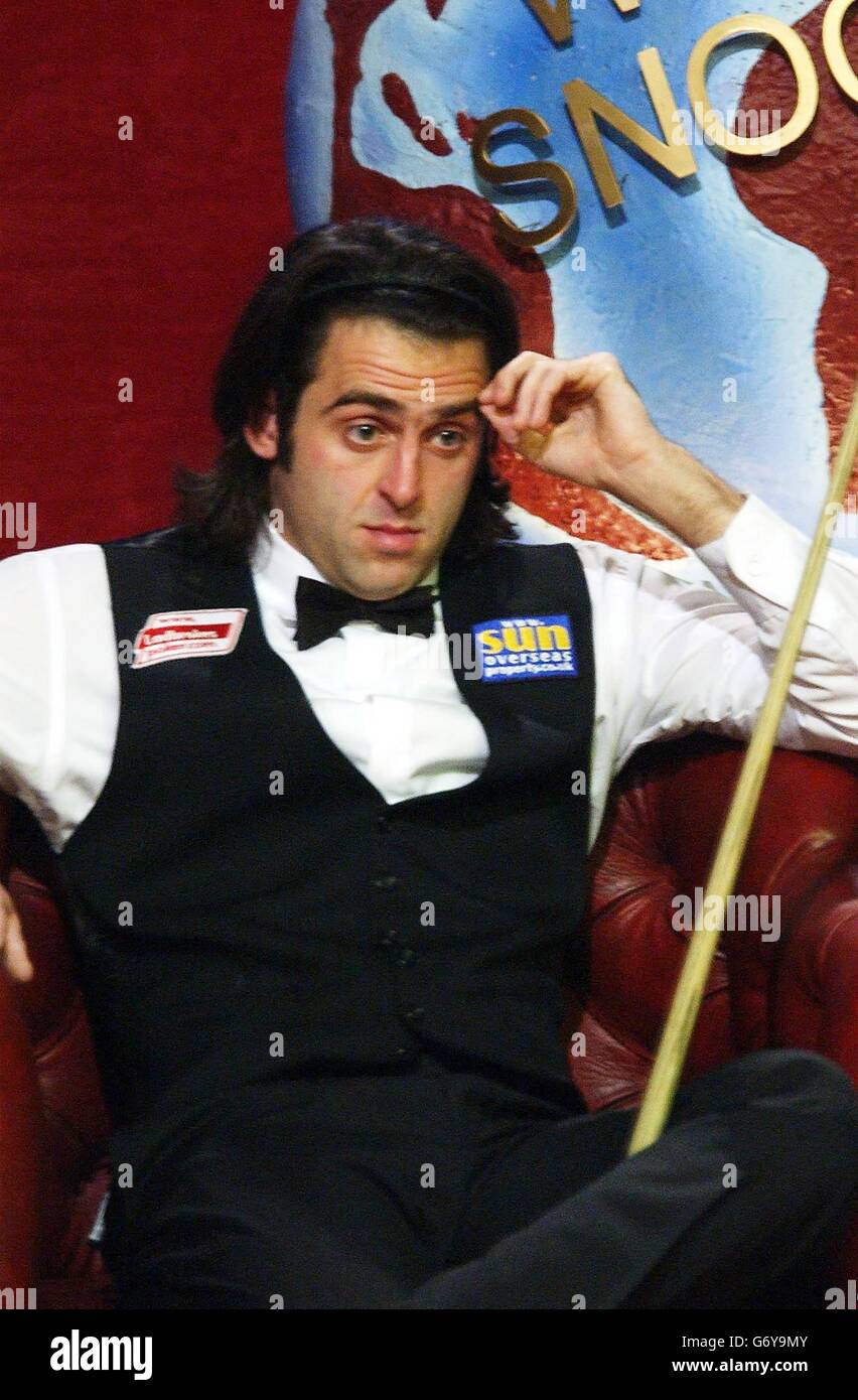 Final embassy world snooker championships crucible theatre hi-res stock ...