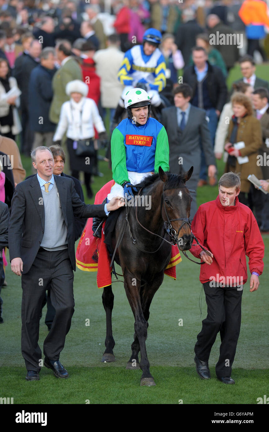 Tom scudamore trainer david pipe package hi-res stock photography and ...
