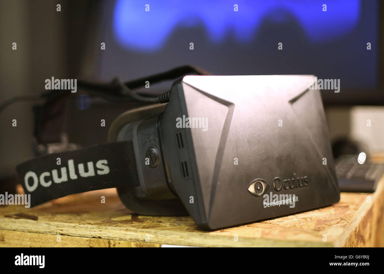 Oculus Rift headset Stock Photo - Alamy