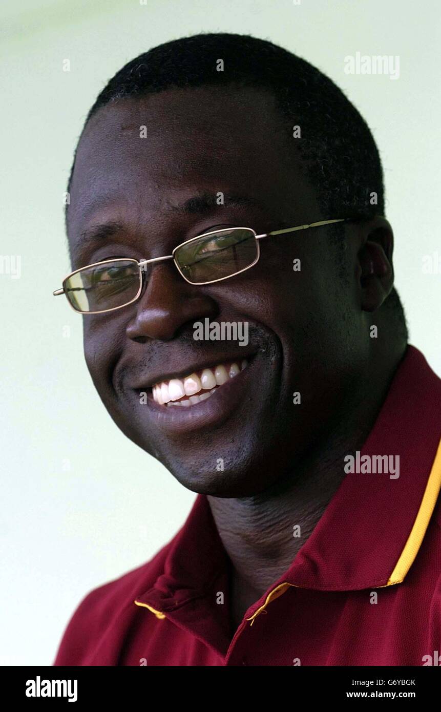 Cricket andrew simpson hi-res stock photography and images - Alamy