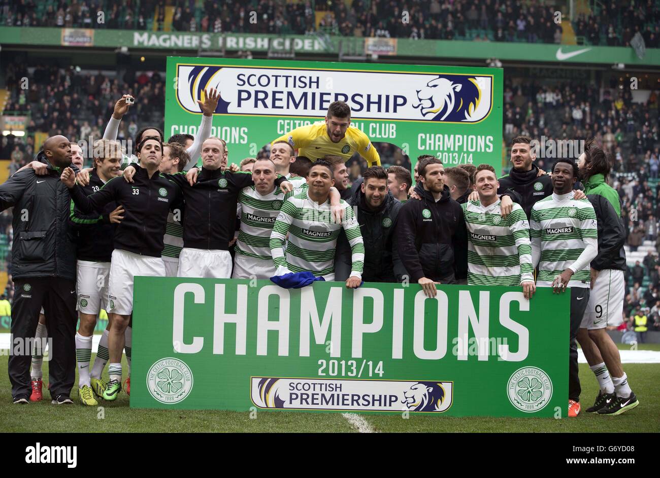 Celtic celebrate being crowned champions of the Scottish Premier League ...