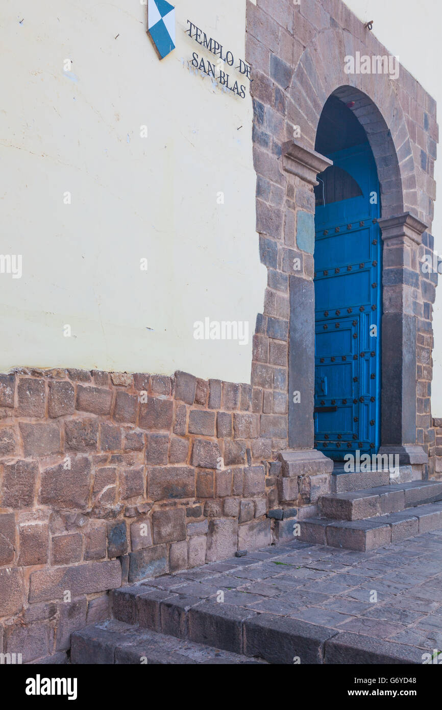 Arched stone door surround hi-res stock photography and images - Alamy