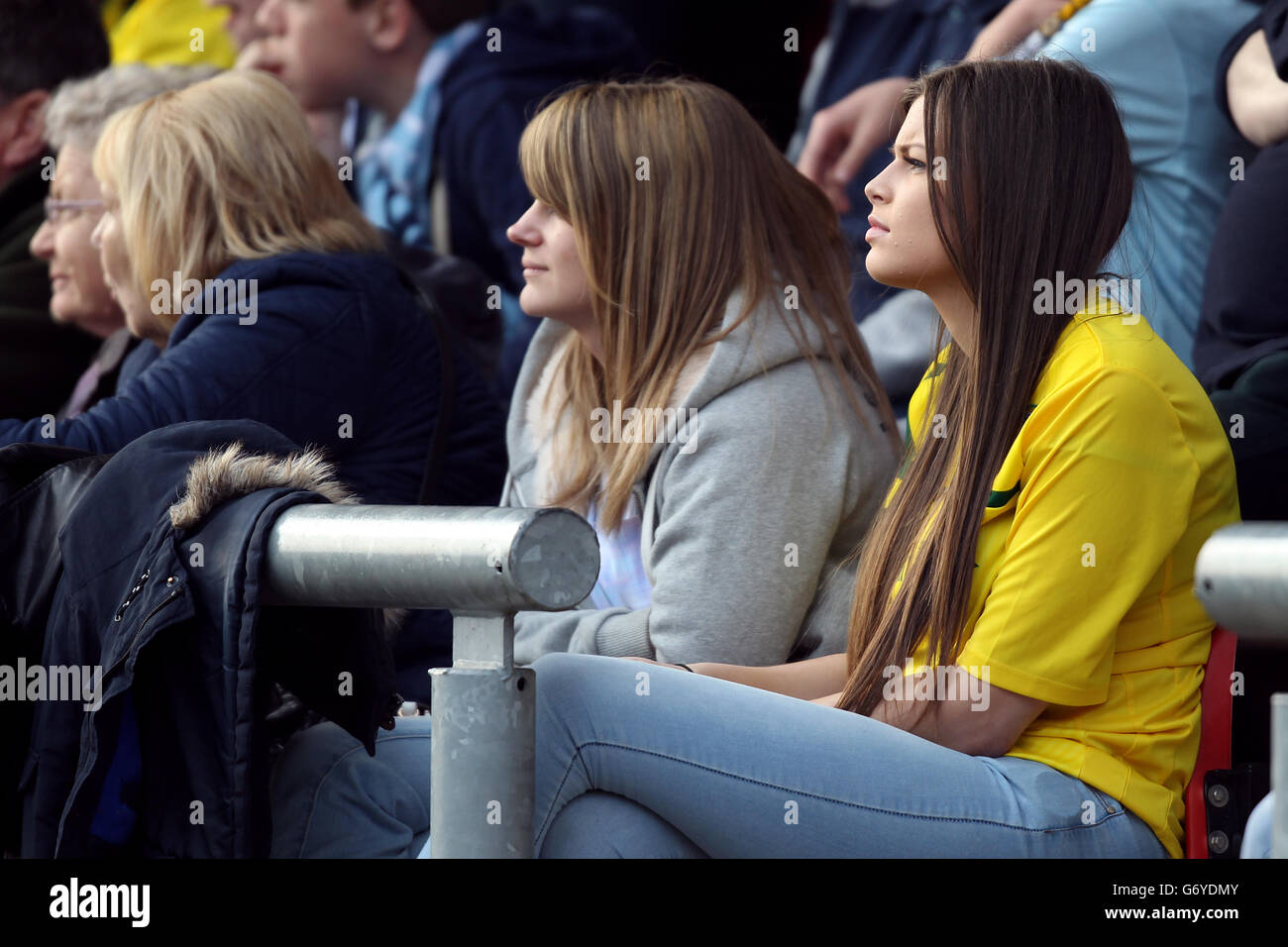 Crewe alexandra fans in the stands hi-res stock photography and images ...