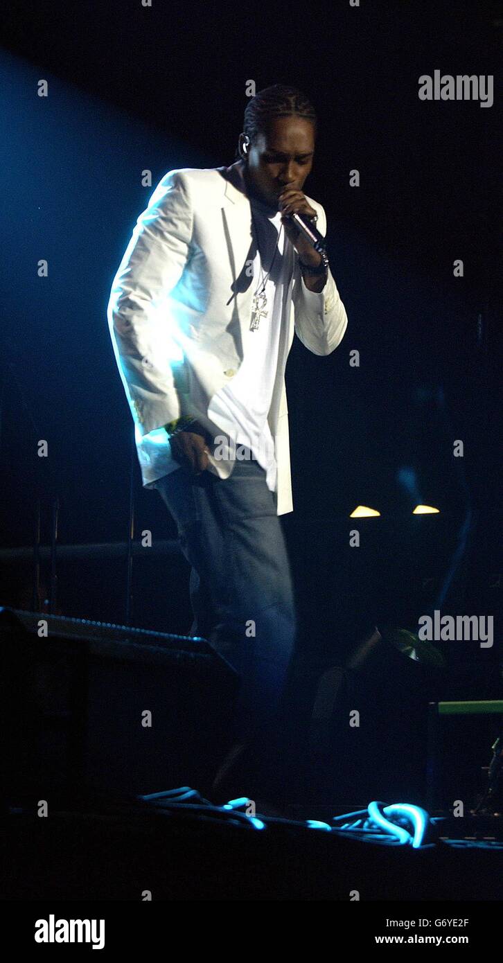 Lemar performing on stage hi-res stock photography and images - Alamy