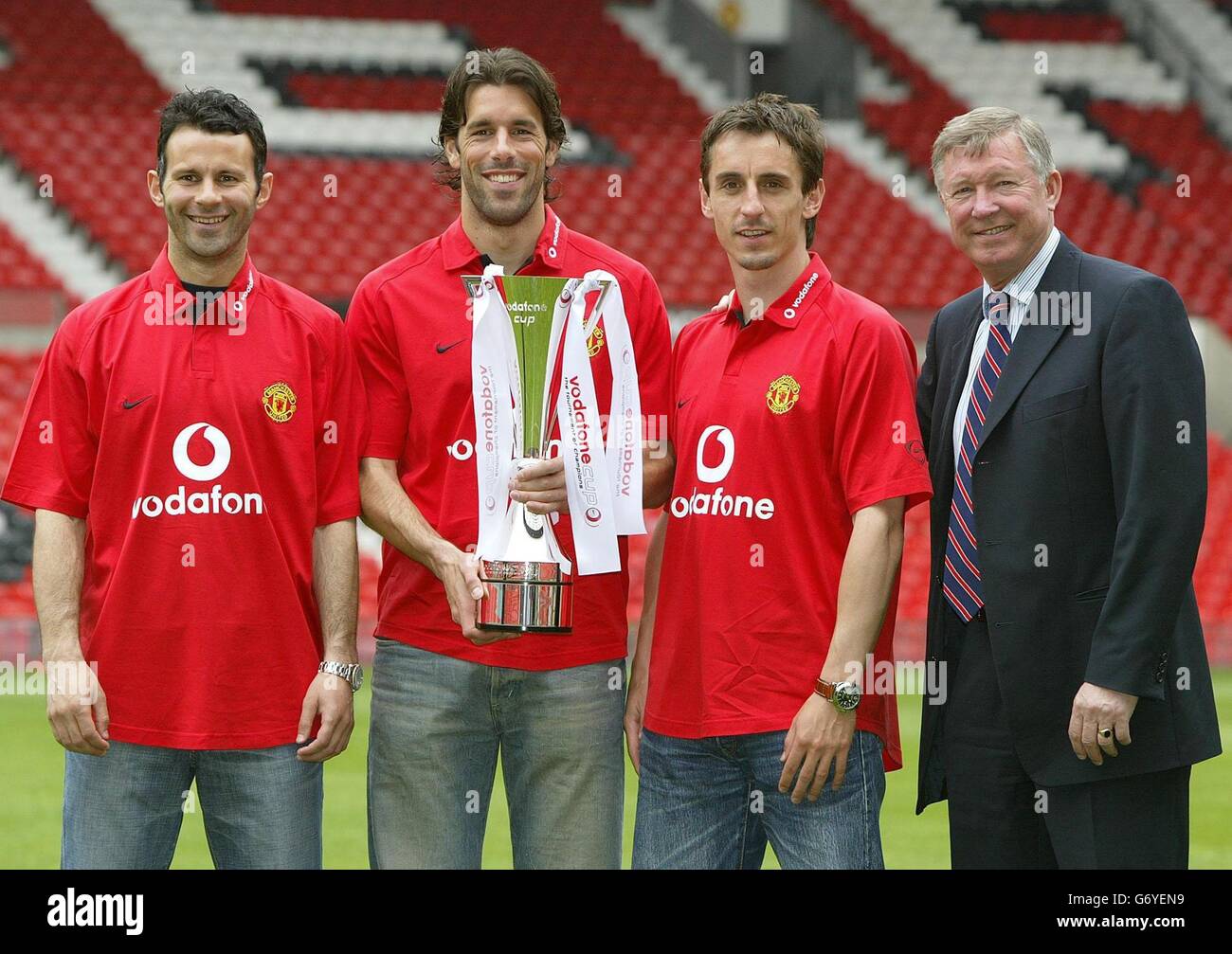 Manchester United's (left - right) Ryan Giggs, Ruud Van Nistelrooy ...