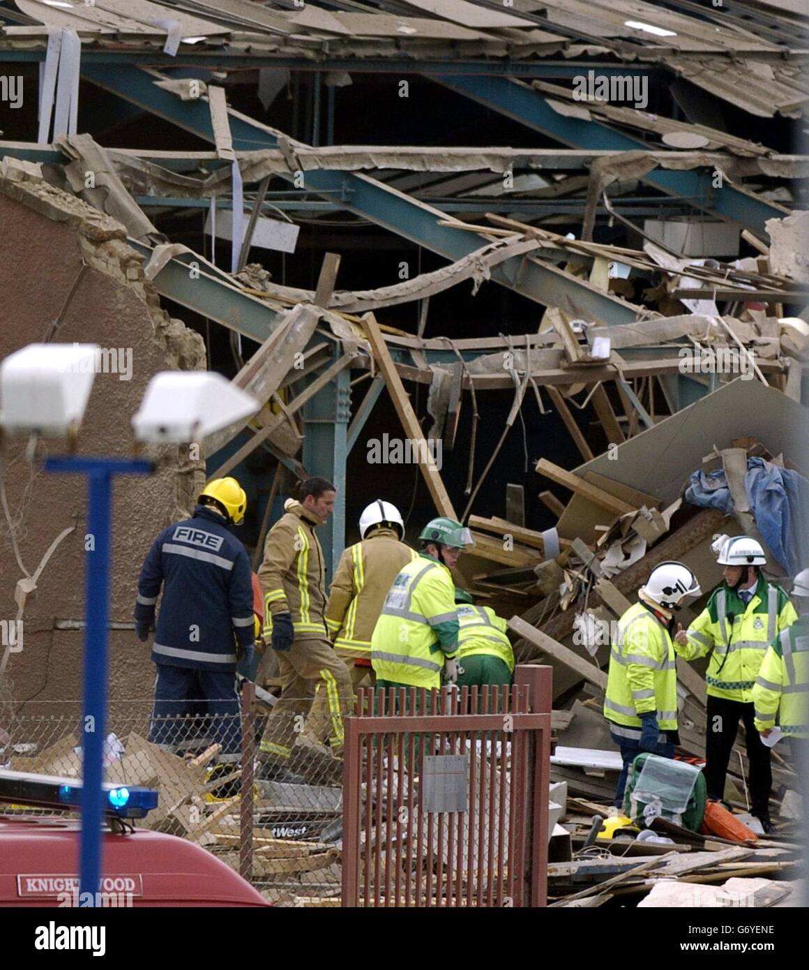 Emergency services scene in west end glasgow hi-res stock photography ...
