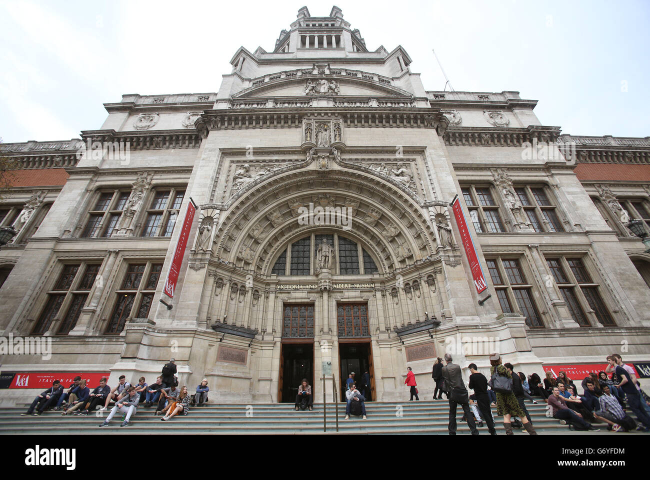 The Victoria and Albert Museum in central London Stock Photo - Alamy