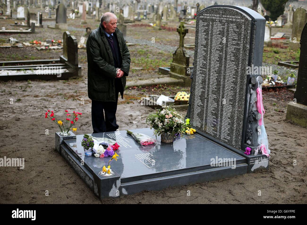 Mother children home ireland hi-res stock photography and images - Alamy