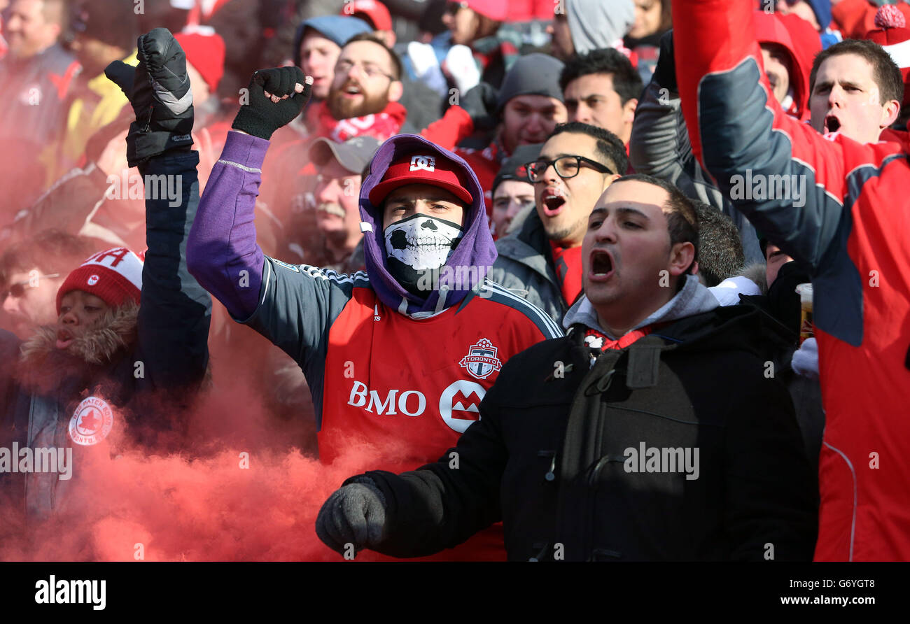 Bmo field fans hi-res stock photography and images - Alamy