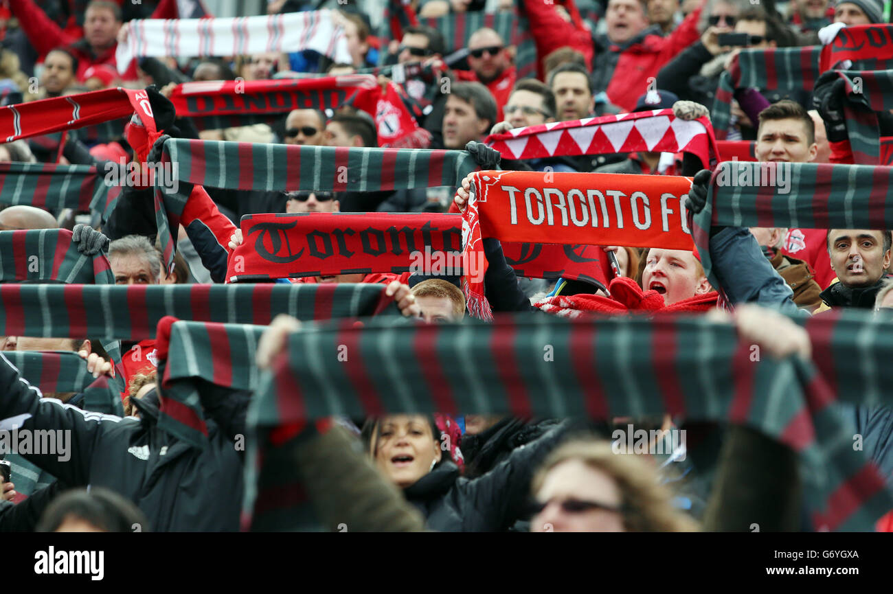 Toronto fc fans hi-res stock photography and images - Alamy