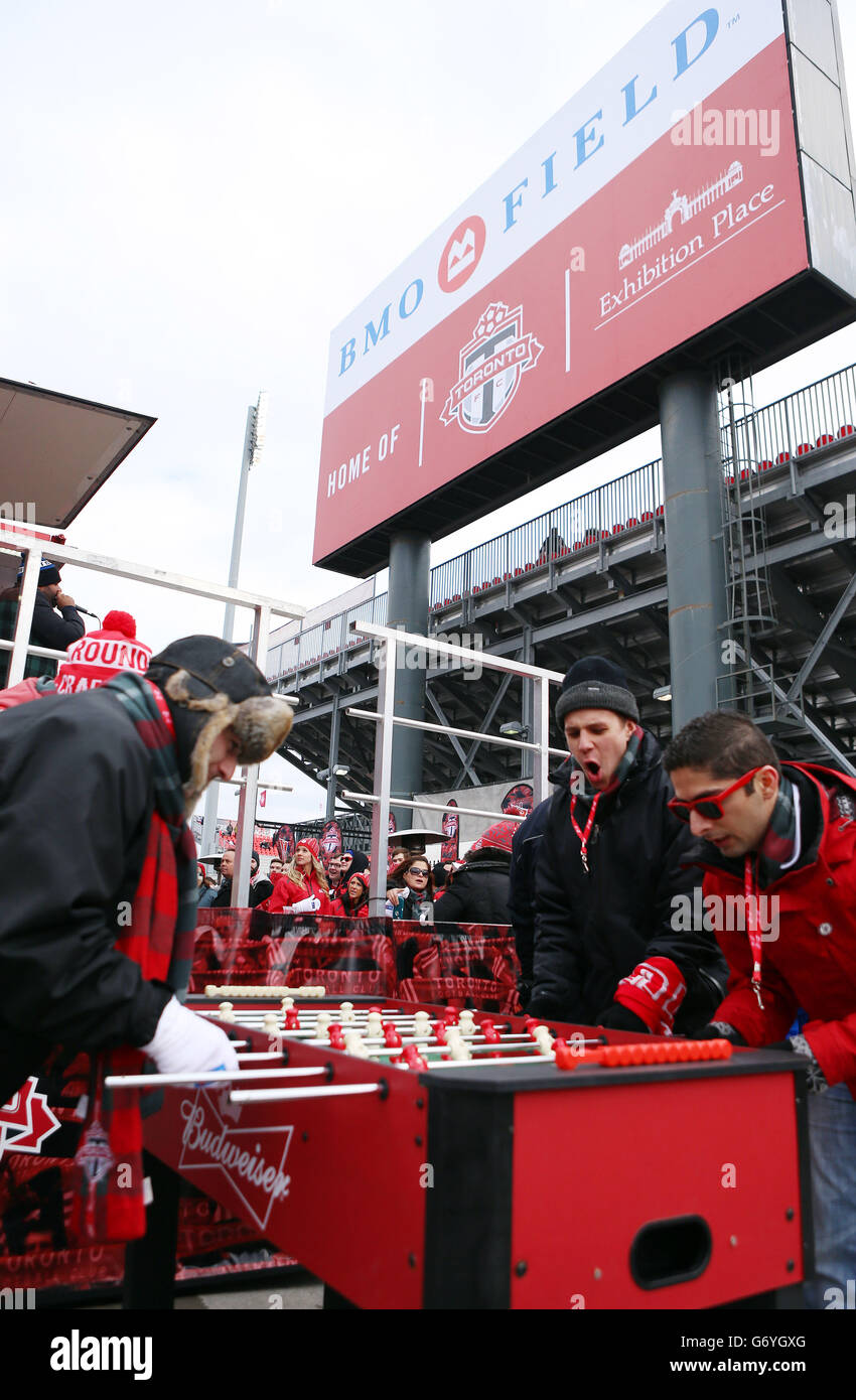 Bmo field fans hi-res stock photography and images - Alamy